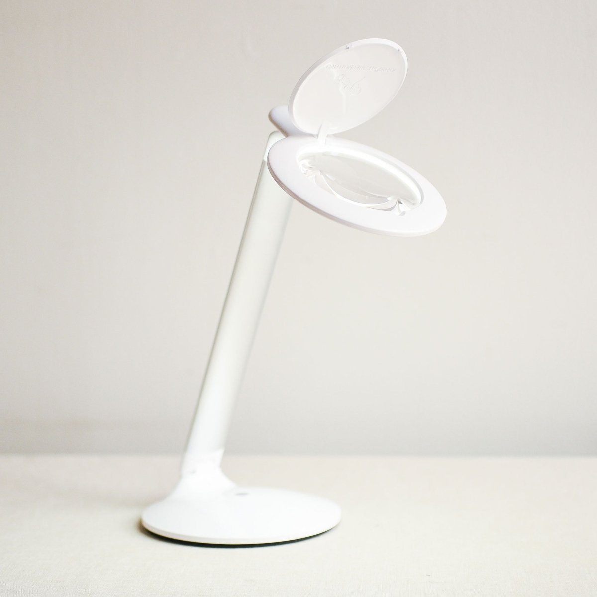 Halo Go Rechargeable Table Magnifier – the workroom